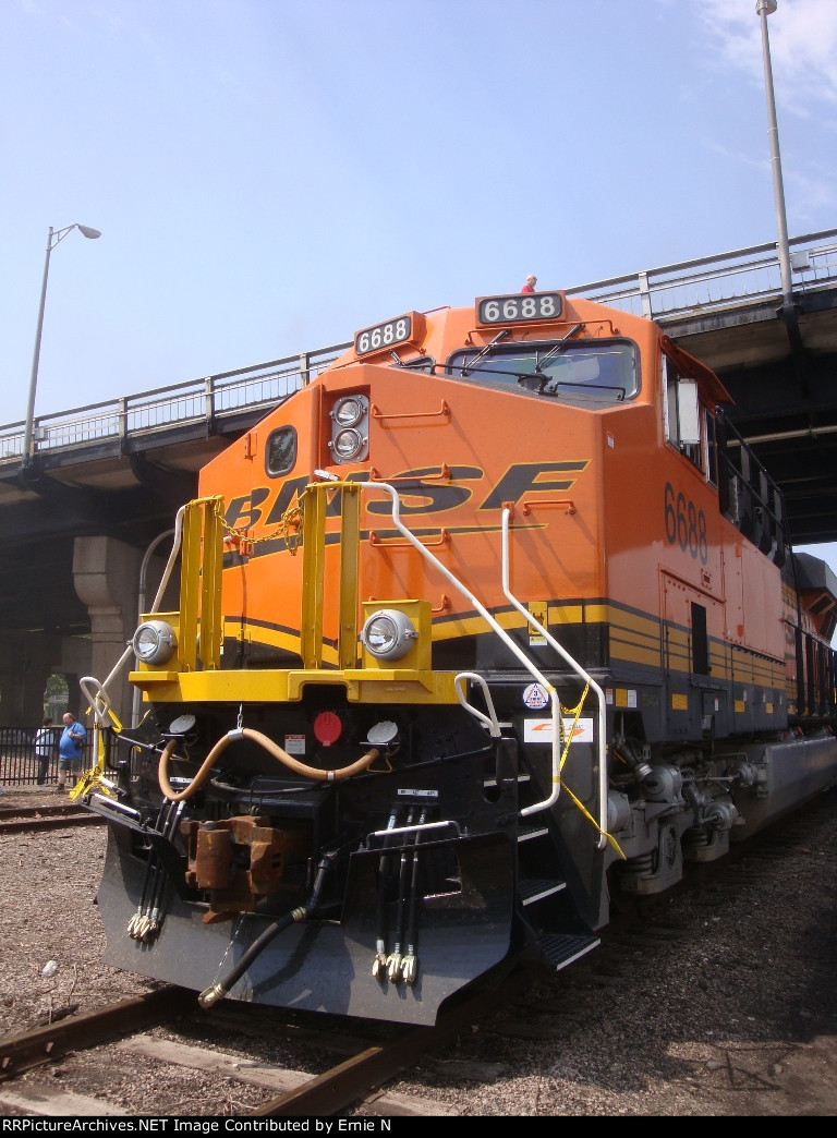 BNSF 6688 At Trainfestival 2011